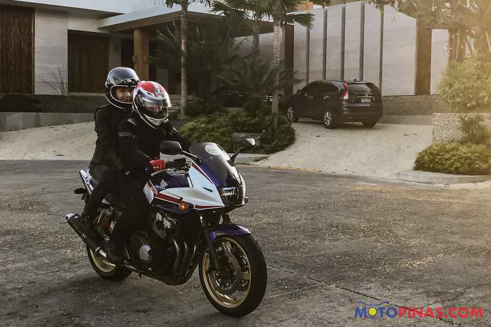 How to legally 'ride-in-tandem' properly - Motorcycle Features