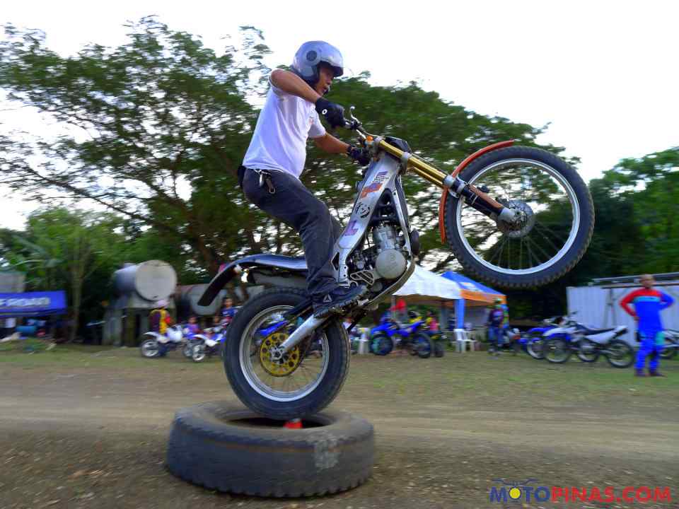 Trying out Motorcycle Trials - Motorcycle Features