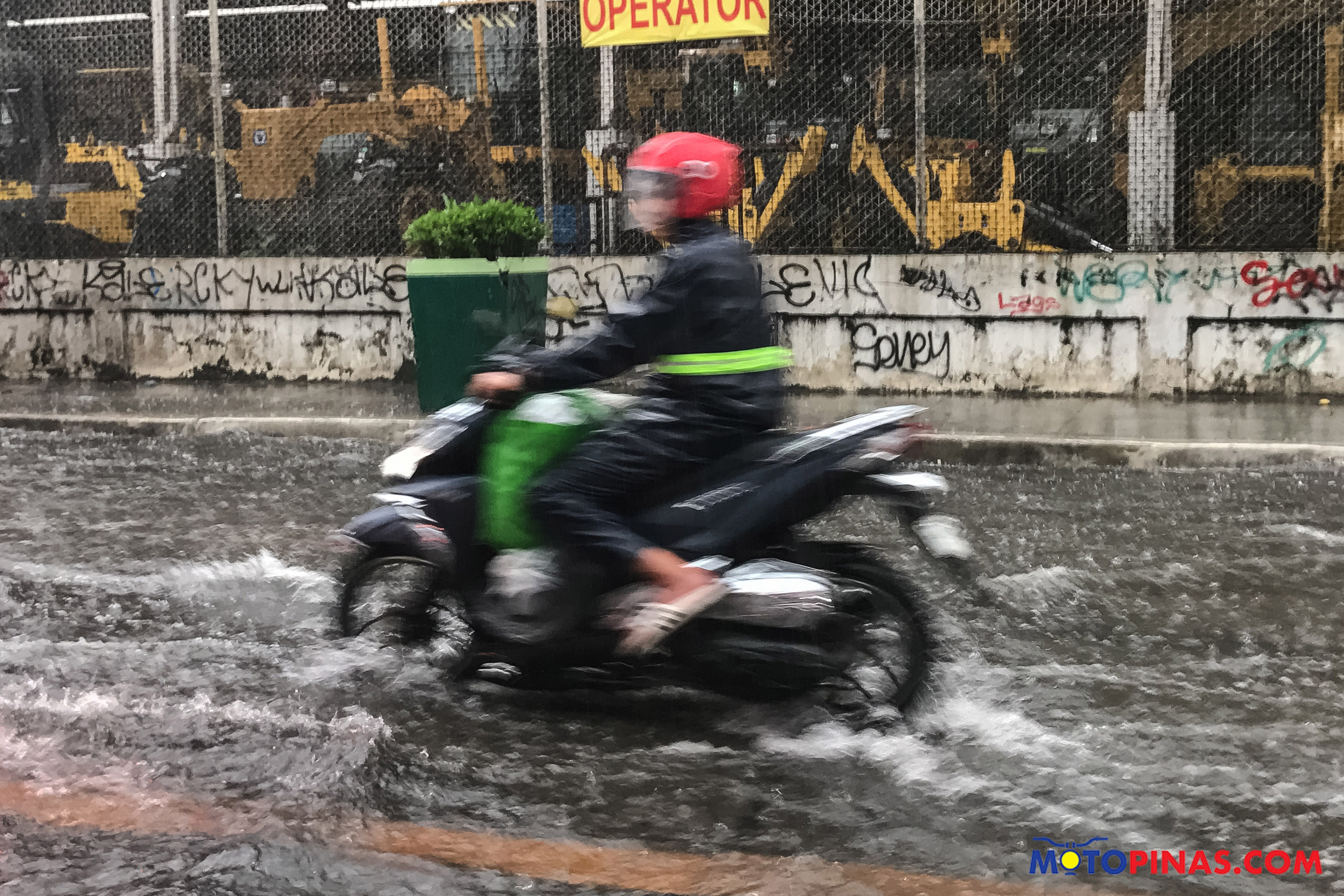 How to ride safely in the rain - Motorcycle Features