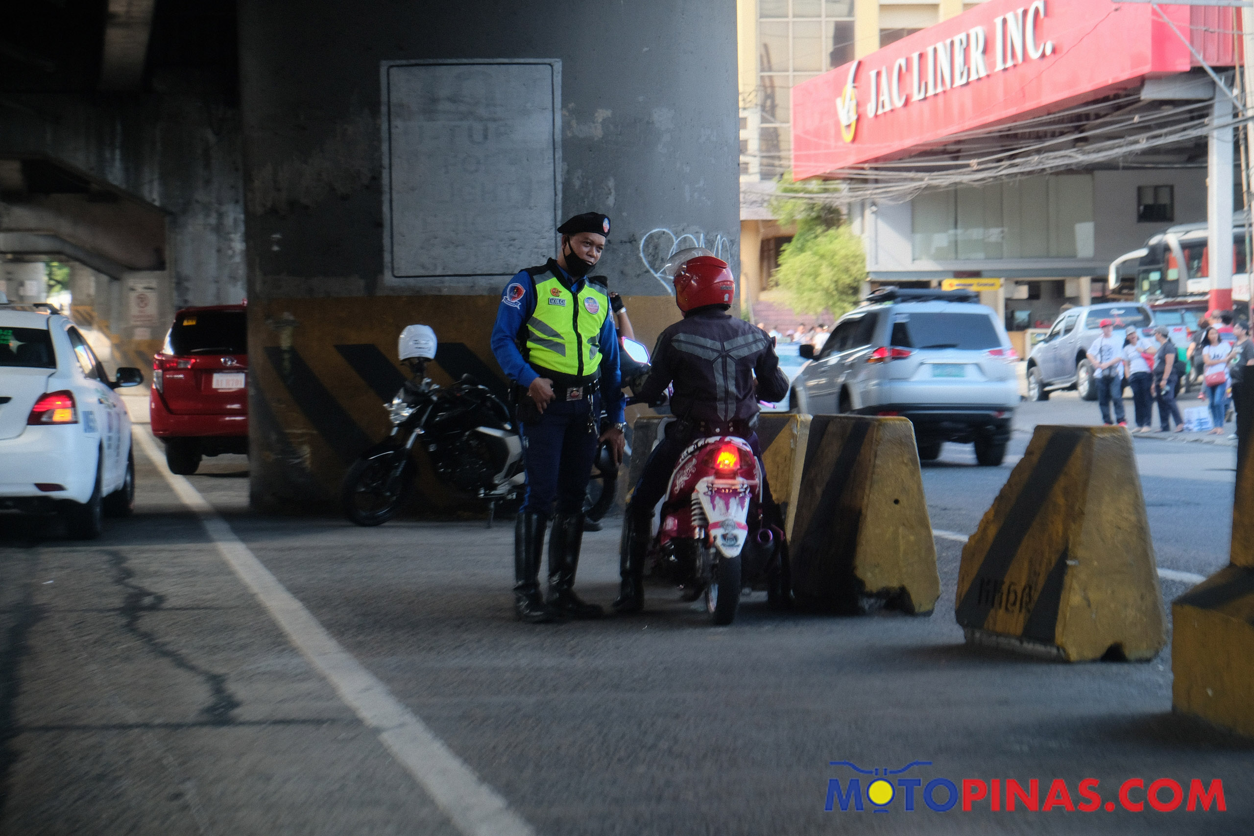 MMDA: No-contact policy catches 17,000 violators a month - Motorcycle News
