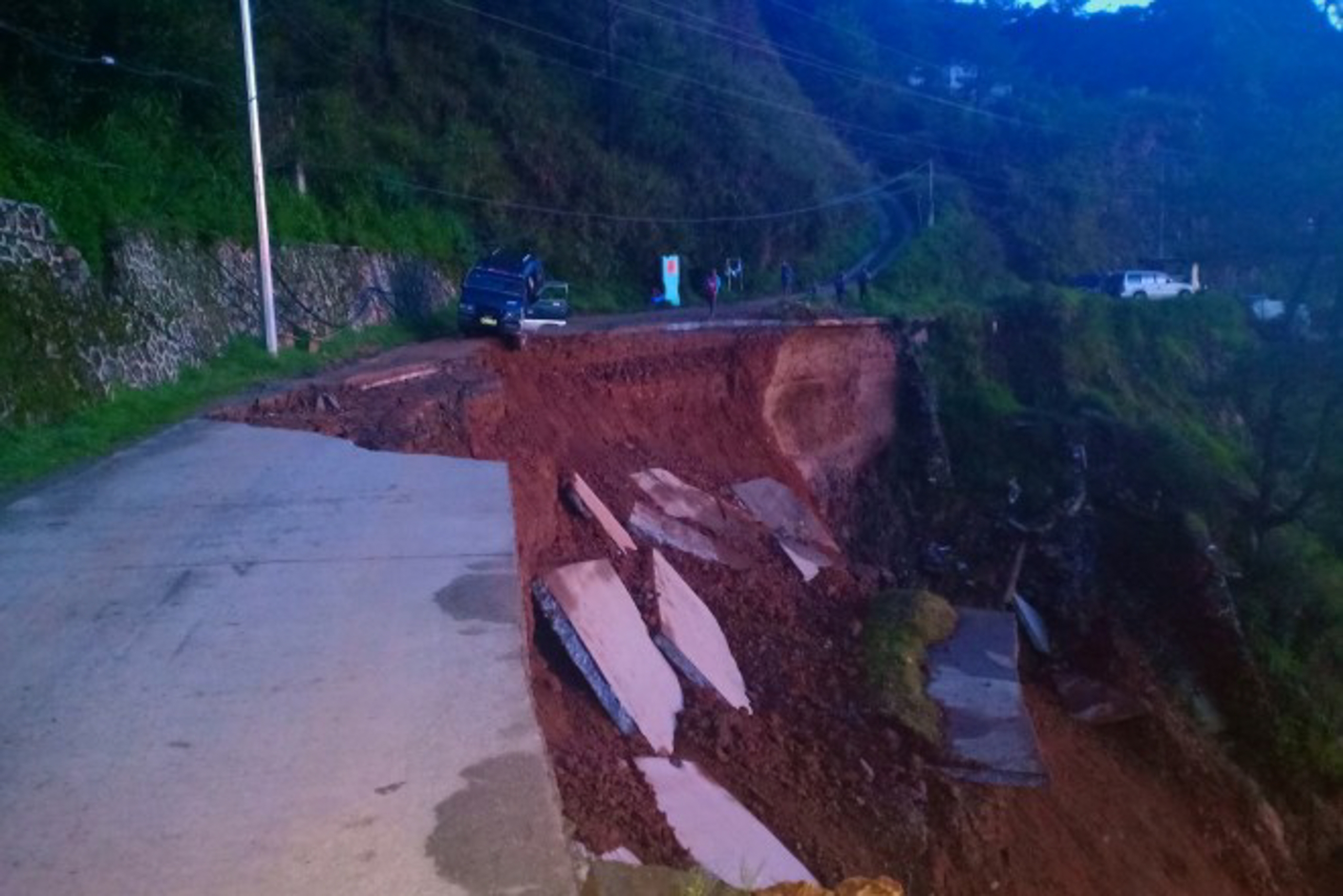 Road in Benguet collapsed due to landslide - Motorcycle News