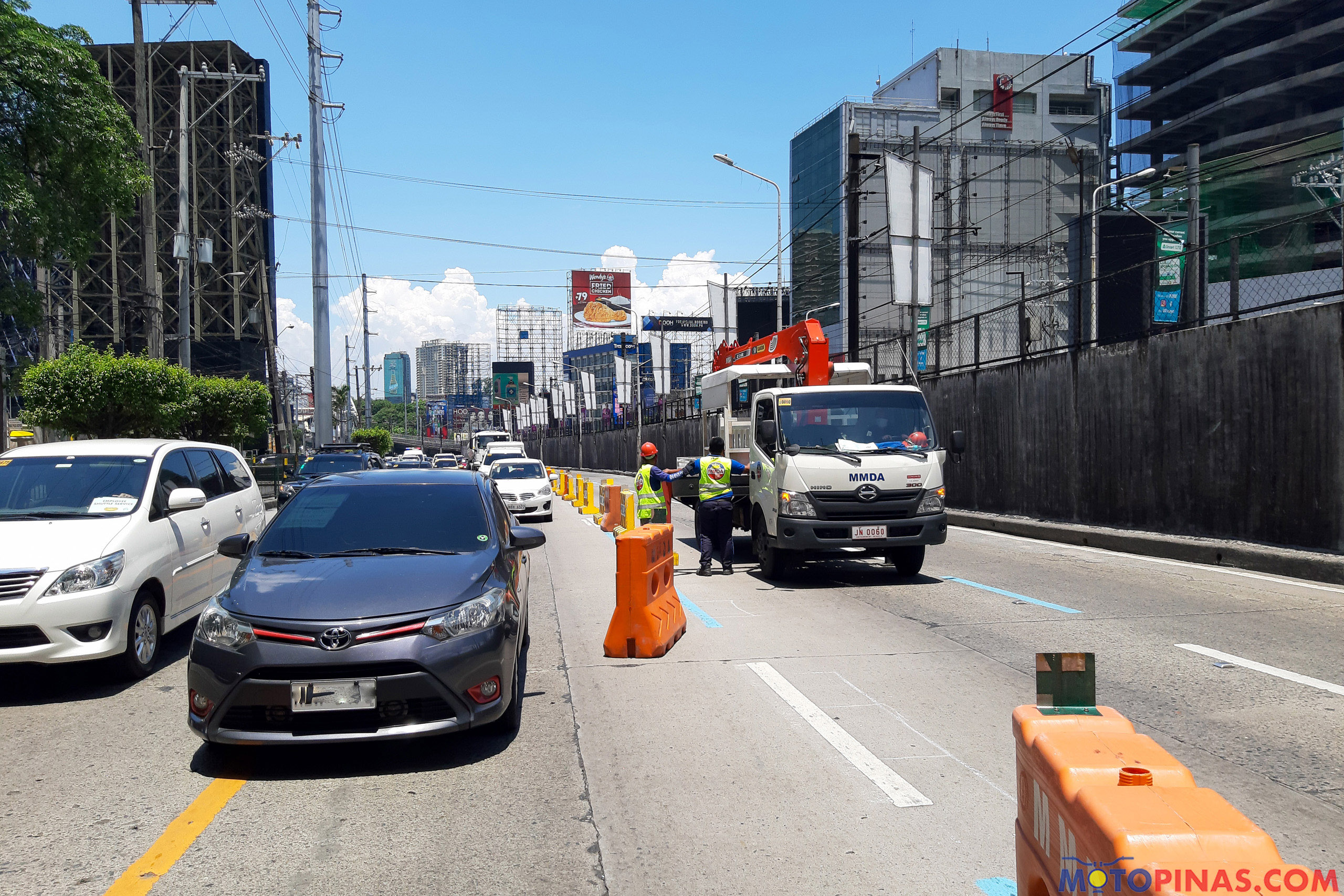 MMDA adding reflectors to EDSA bus lane barriers - Motorcycle News