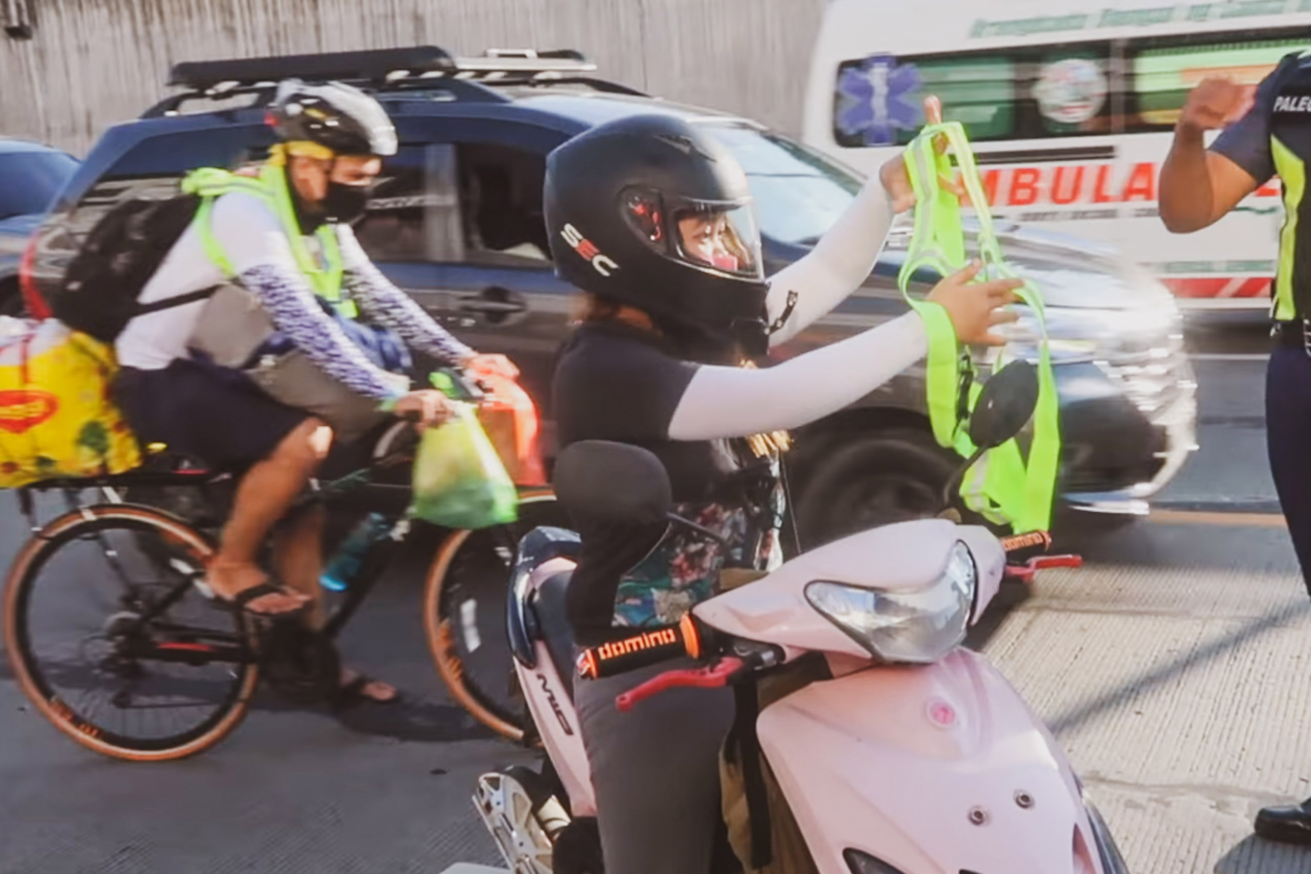 MMDA hands out free reflective vests to riders and cyclists ...