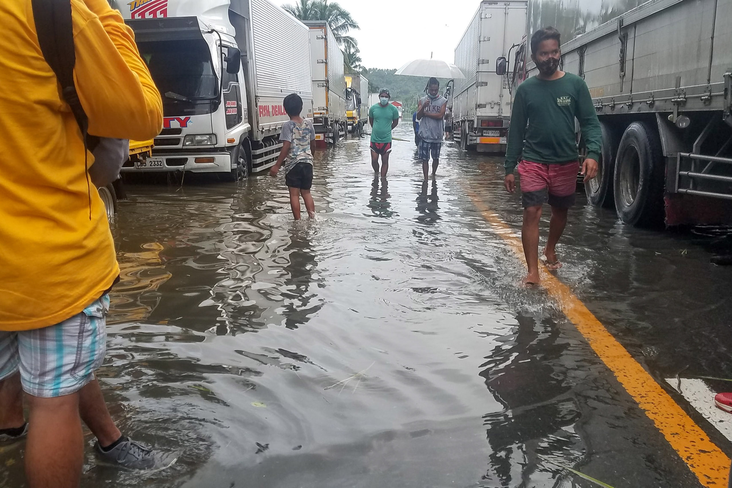 Bicol-bound motorists stranded for 12 hours due to floods - Motorcycle News